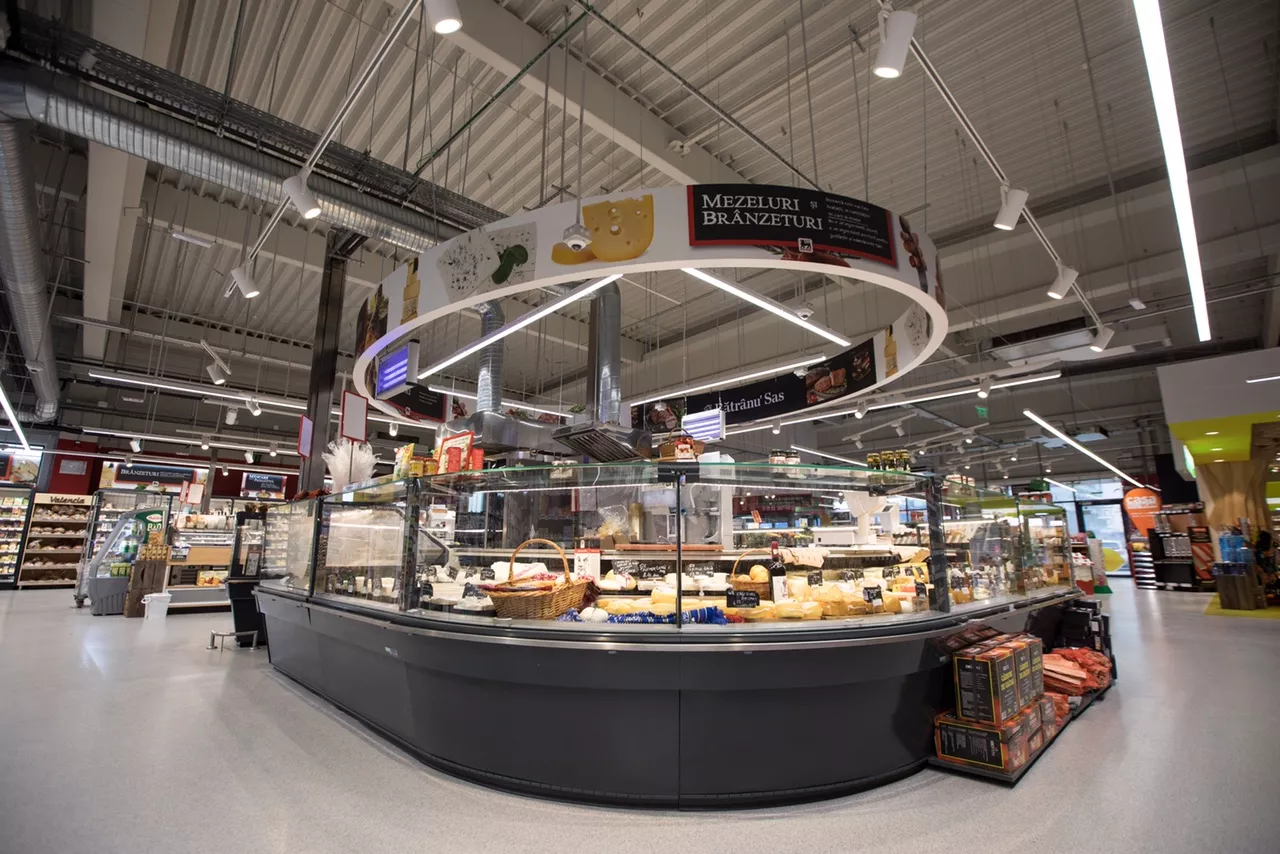 Costan counter fridges dedicated to the frozen departments for Retail